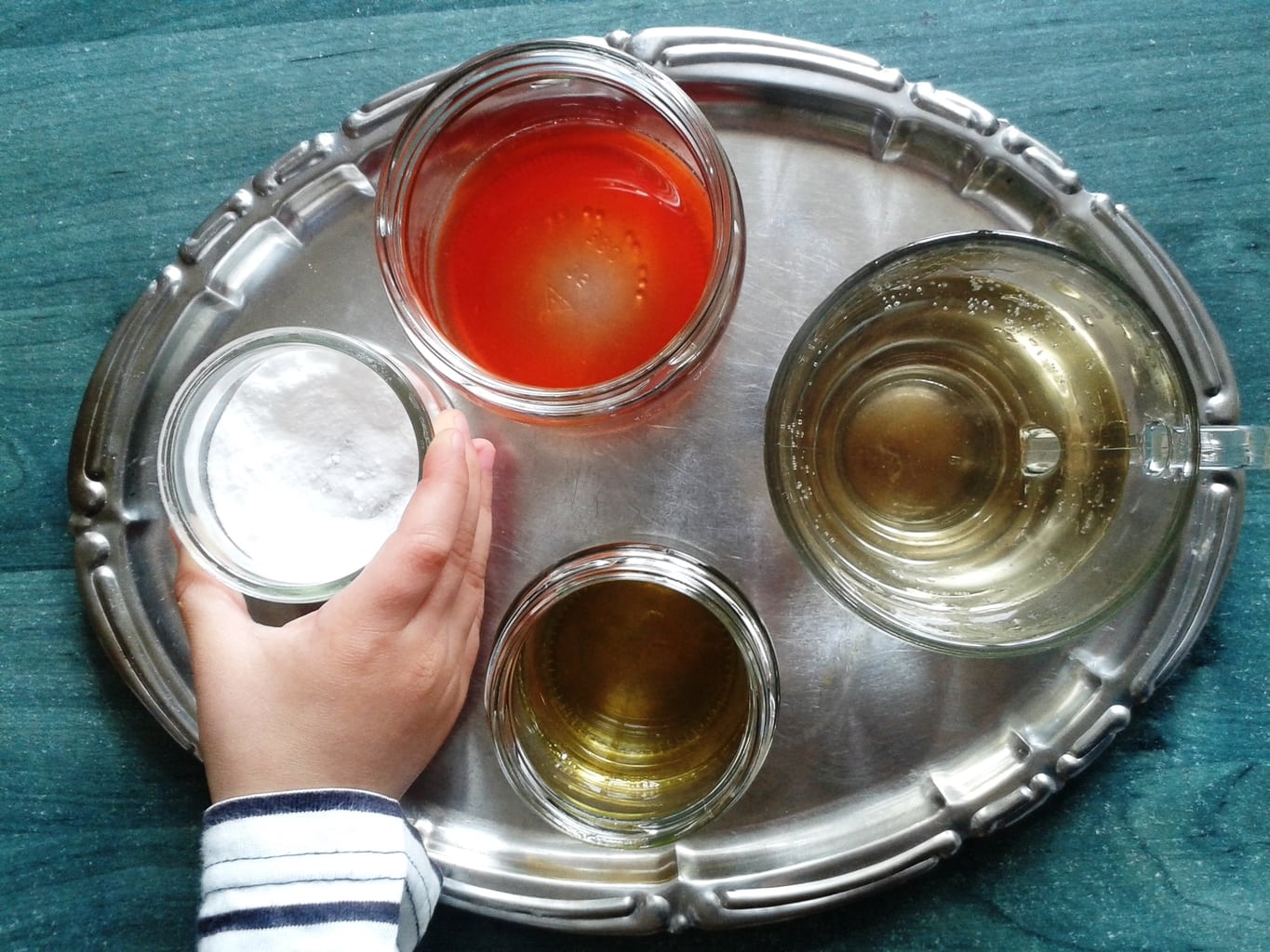 Experiment: Colorful foam with sodium bicarboate! - Complementary Food